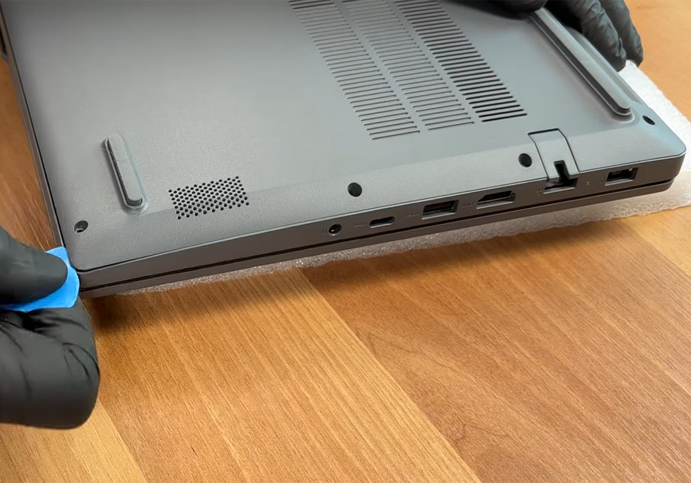 Hướng dẫn vệ sinh laptop Lenovo LOQ Essential 15inch Gen 9 15IAX9E